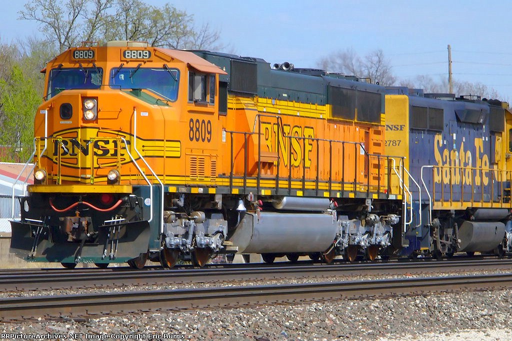 BNSF 8809 westbound
